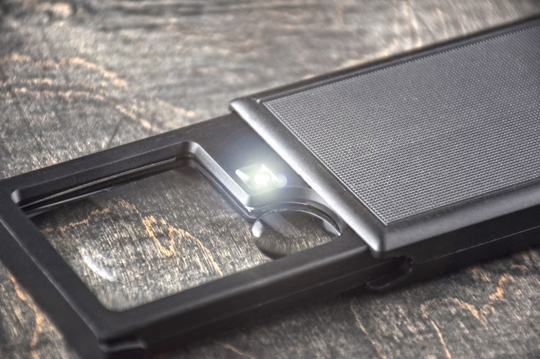 Magnifier - Dual Power Illuminated Pull-Out Magnifier – HobbyTools.com